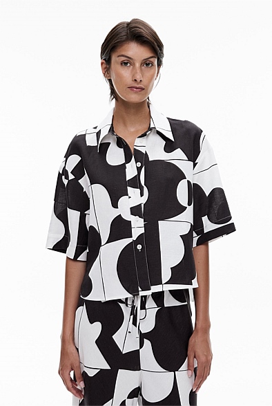 Geo Tile Black Boxy Cropped Shirt - Women's Short Sleeve Shirts | Witchery